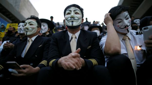 Korean Air raided as 'nut rage' family investigated - BBC News