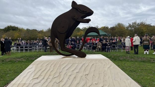 Desert Rat statue unveiled to mark El Alamein anniversary - BBC News