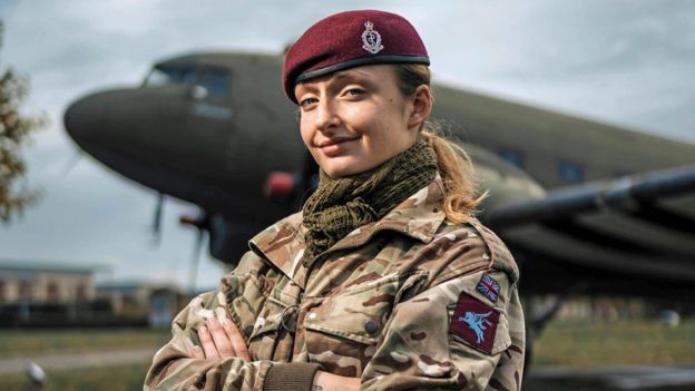 First female soldier from Hereford passes gruelling Army course - BBC News