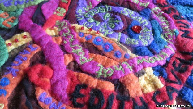 Edith Cavell WW1 poppy blanket by Peterborough artist - BBC News