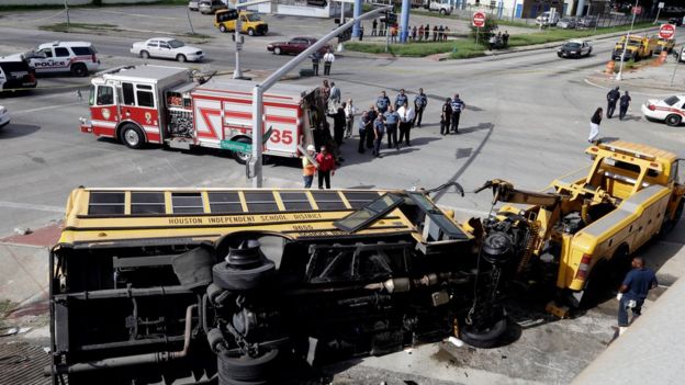 Two dead and three injured in Houston motorway crash - BBC News