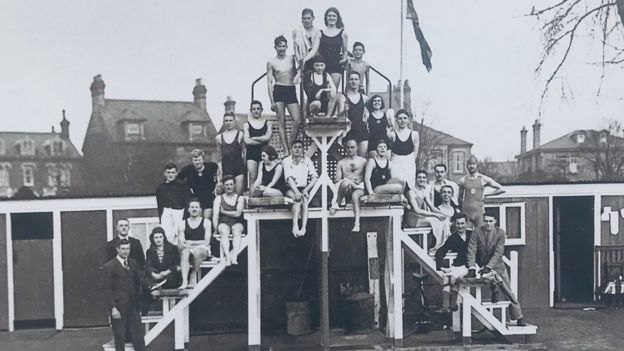 Jesus Green Lido: Cambridge 'people's pool' turns 100 - BBC News