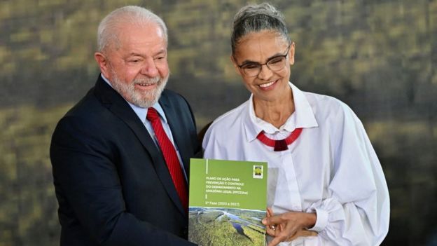 Climate change: Deforestation surges despite pledges - BBC News