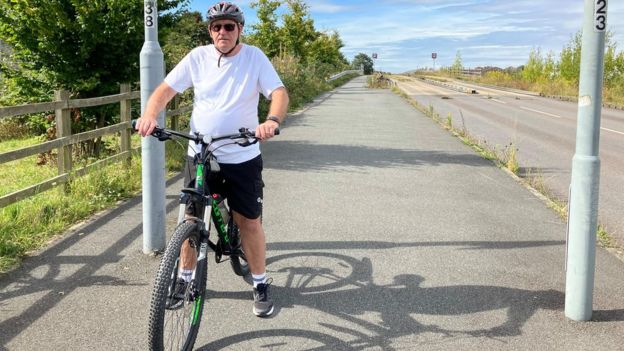 Luton to Dunstable guided busway at 10 years: Has it worked? - BBC News