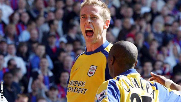 Peter Crouch: Stoke striker 'emotional' to reach 100-goal Premier ...