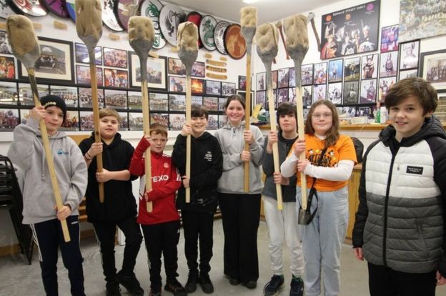 Up Helly Aa: Women and girls join Lerwick fire festival squads - BBC News