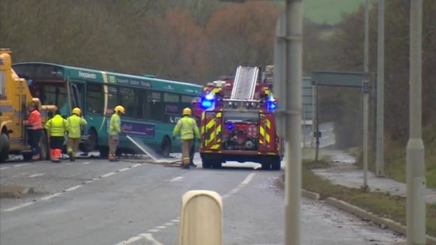 A177 bus crash: Seven injured between Sedgefield and Coxhoe - BBC News