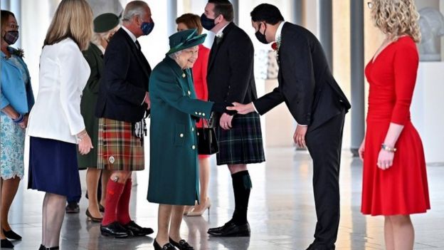 Queen's final Scottish journey charts a life of service - BBC News