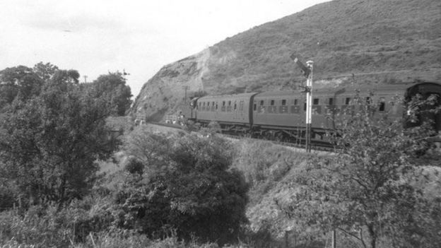 Swanage railway: First passenger trains in 44 years - BBC News