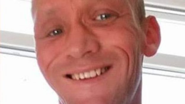 Men sentenced after Newcastle dad stabbed to death - BBC News