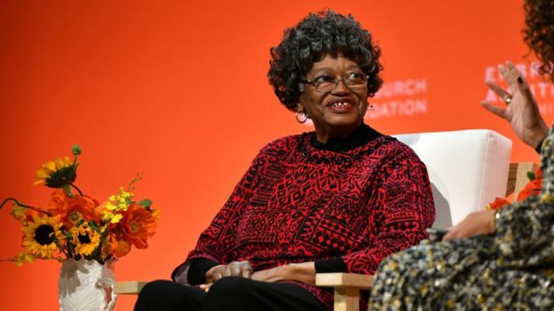 Claudette Colvin: Civil rights pioneer has record cleared - BBC News