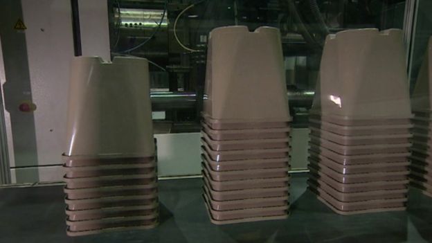 Big changes to recycling black plastic - BBC News