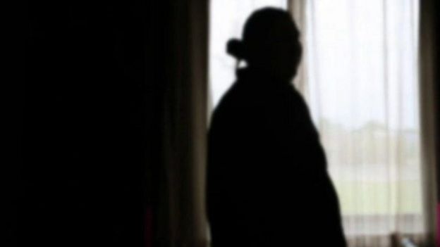 Tennessee woman freed after coat hanger abortion attempt - BBC News