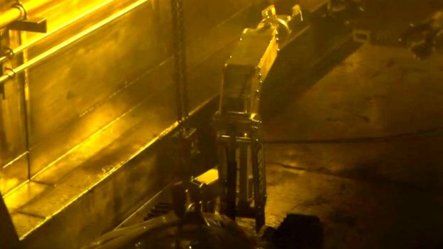 Inside Sellafield's death zone with the nuclear clean-up robots - BBC News