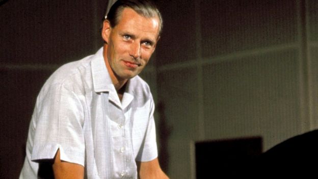 In pictures: The life of Sir George Martin - BBC News