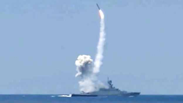 Major Russian naval force sails to North Sea past Norway - BBC News