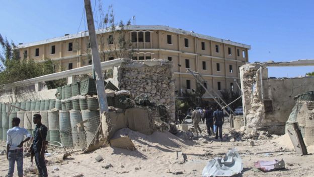 Somalia: Jihadists attack US training base at Baledogle - BBC News