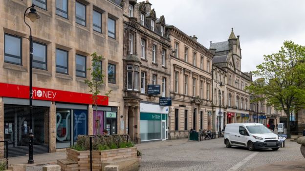 Man, 25, critical after street attack by teenager in Elgin - BBC News