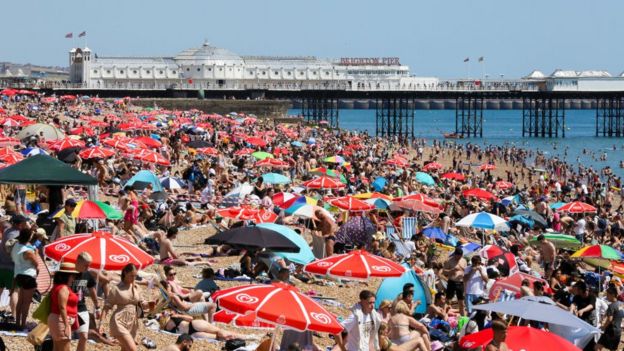 UK heatwave: How do temperatures compare with 1976? - BBC News