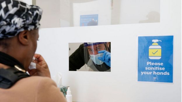 Covid: Black leaders fear racist past feeds mistrust in vaccine - BBC News