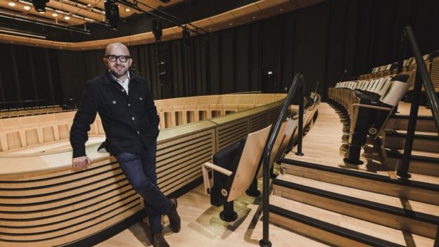 Covid: People scared to sing together after lockdowns - BBC News