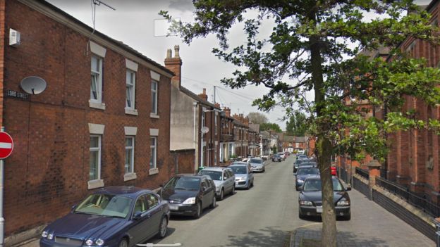 Murder arrests over man's death in Crewe flat - BBC News