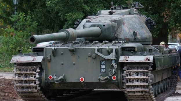 Nottinghamshire military museum takes delivery of 64-tonne tank - BBC News