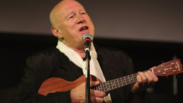 Neil Innes: Monty Python songwriter dies aged 75 - BBC News