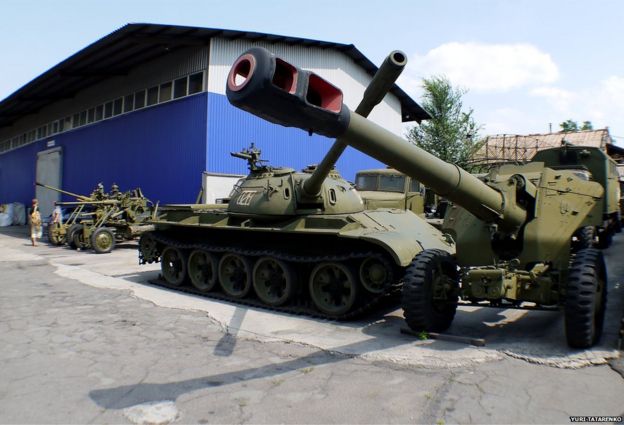 Ukraine army gets help from classic car restorers - BBC News