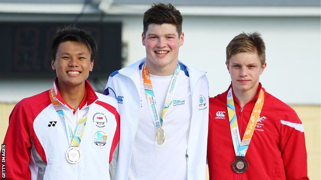 Lewis Fraser: Swimmer wins Wales' first gold at 2017 Commonwealth Youth ...