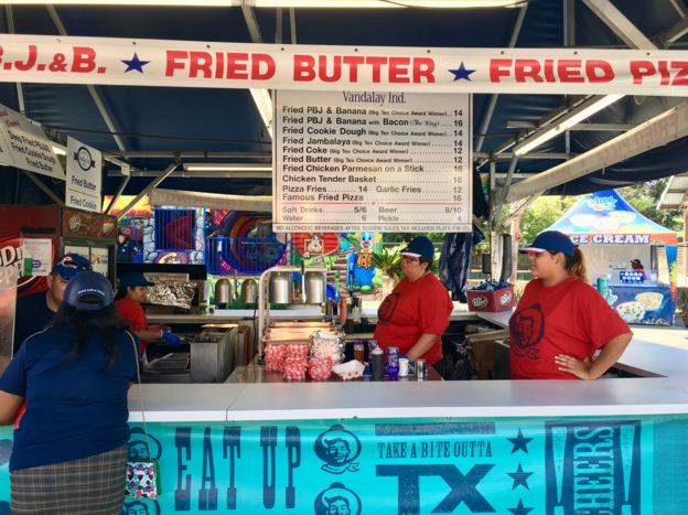 The State Fair of Texas: Burgers, dogs and deep-fried everything - BBC News