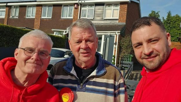 Tributes to Dudley councillor who died days after re-election - BBC News