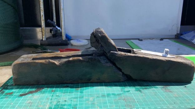 HMS Invincible shipwreck's latest artefacts revealed - BBC News