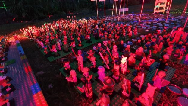 Lockdown Lego: The enthusiasts building mini masterpieces - BBC News