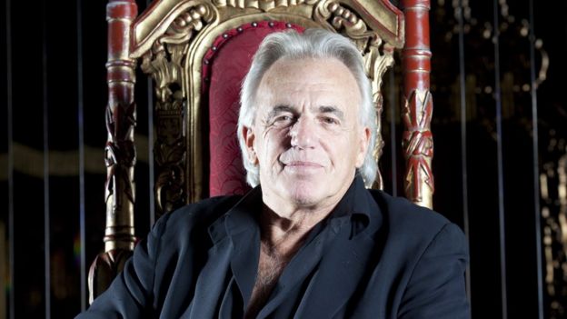Peter Stringfellow: Nightclub owner dies aged 77 - BBC News