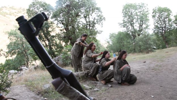 In pictures: PKK fighters prepare for battle with IS - BBC News