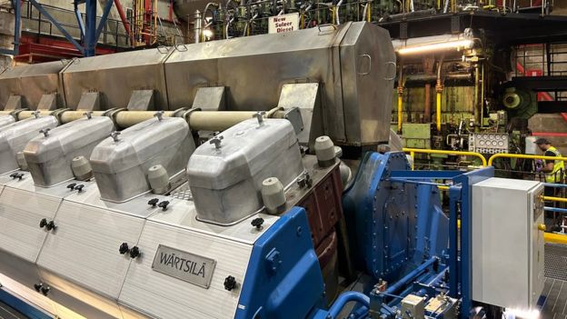 Guernsey Electricity power station tours share work of utility - BBC News