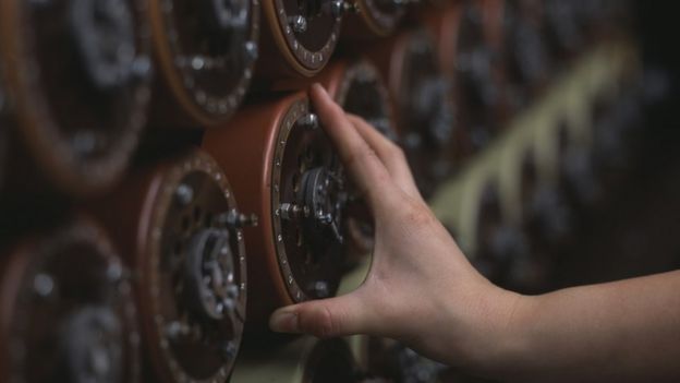 Codebreaking Bombe moves to computer museum - BBC News