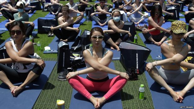 In pictures: World Yoga Day - BBC News