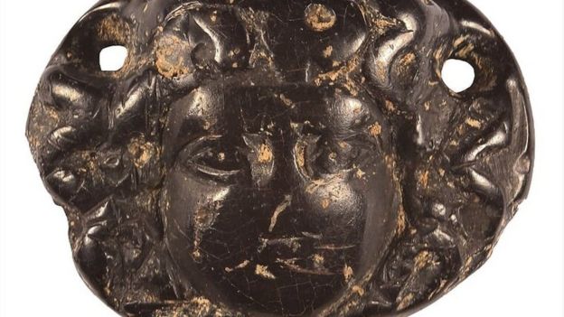 Roman crucifixion: First example in UK found in Cambridgeshire - BBC News