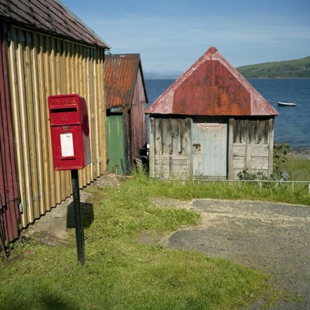 Photographer's love of remote Scottish postboxes - BBC News