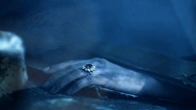 Malaysia princess Tunku Aminah weds Dutchman in lavish ceremony - BBC News