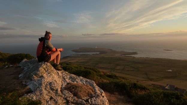 Dark Skies: Welsh island is first sanctuary in Europe - BBC News