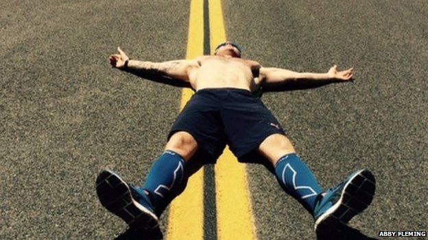 Extreme runner Rhys Jenkins completes Death Valley ultra - BBC News