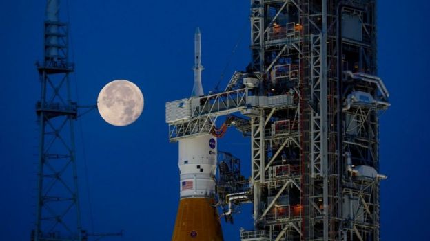 Nasas Artemis Moon Missions Pushed Back By A Year Bbc Newsround