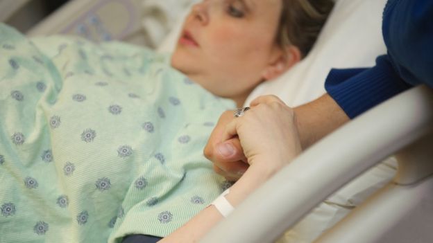 Birth complications 'twice as common' in some hospitals - BBC News