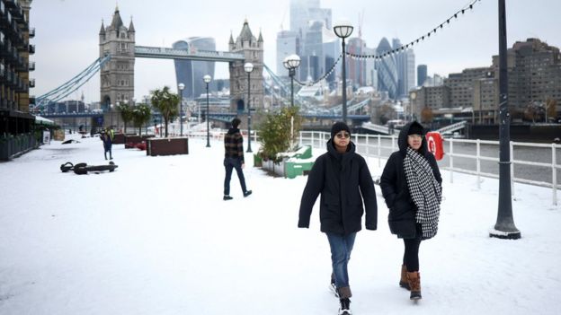 London snow: Wintry scenes captured in the capital - BBC News