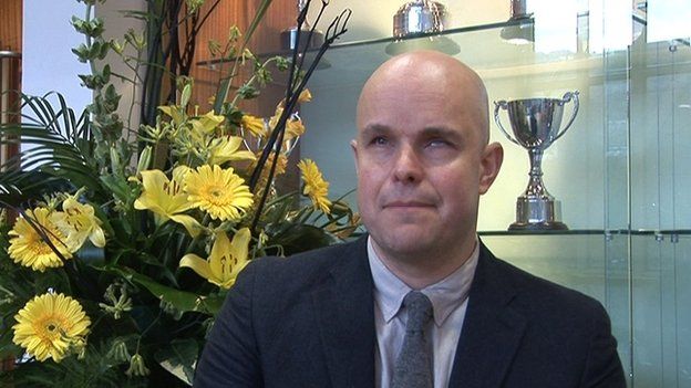 Blind adventurer Mark Pollock wins claim over paralysing window fall ...