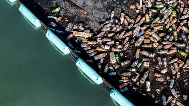 Ocean plastic: How tech is being used to clean up waste problem - BBC News