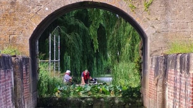 Inglesham Lock from 1789 open to public after 100 years - BBC News
